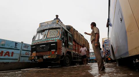 Gurgaon police deploys officers at 14 crucial points to avert traffic ...