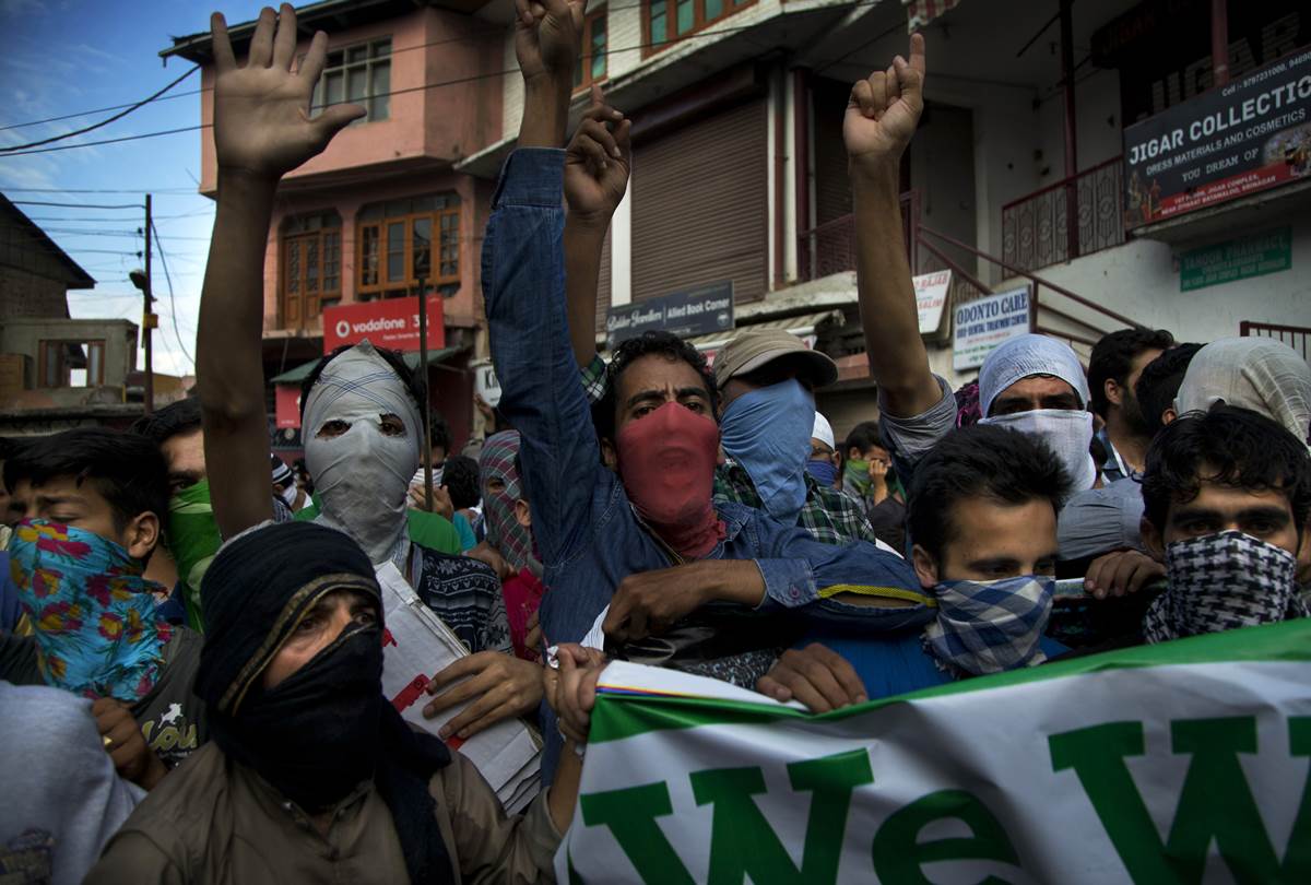 Kashmir: Over 500 arrested as police seeks to end crisis in Valley ...