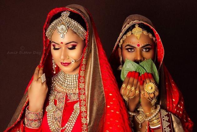 Powerful pictures depict the dual lives of the Indian LGBT community ...