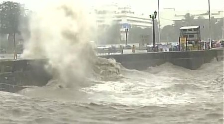 Rains lash Mumbai, heavy rainfall predicted in next 24 hrs | Mumbai ...