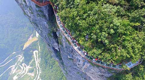 A walk in the clouds: China opens new glass skywalk | Destination-of ...