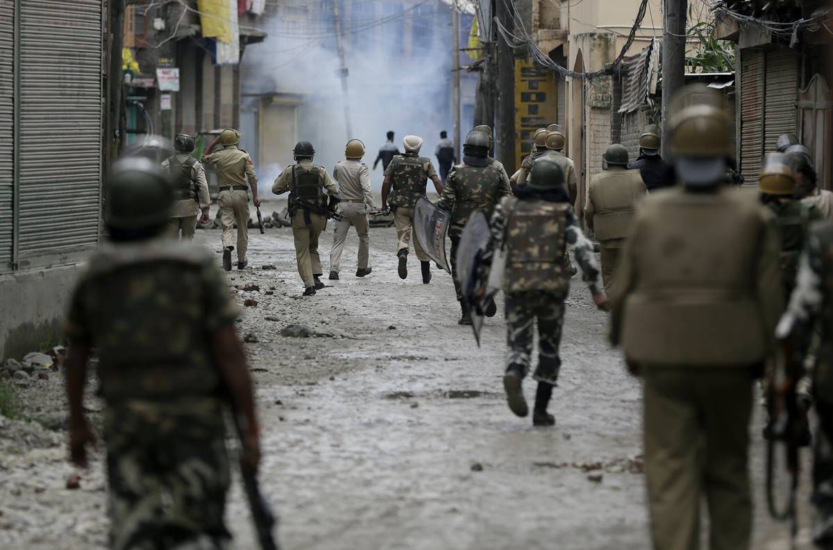 Twelve injured in clashes: Srinagar | India News - The Indian Express