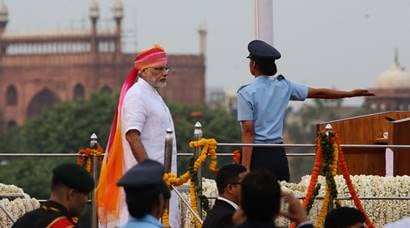 Independence Day 2016: PM Modi unfurls Tricolour at Red Fort | Picture ...