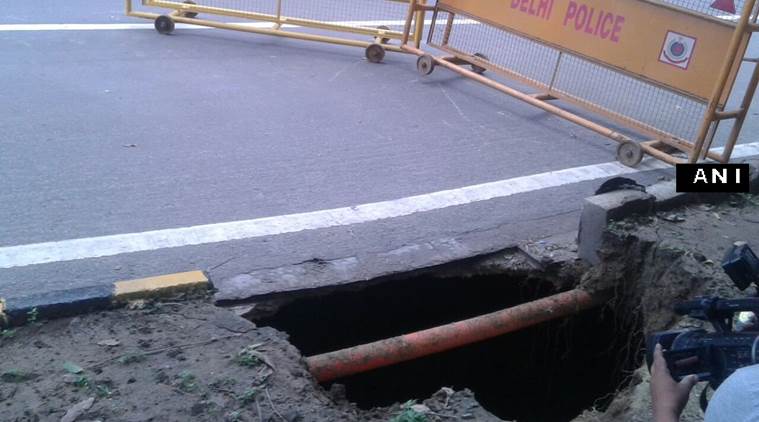 Delhi Rains: Road near India Gate caves in, heavy rains continue to ...