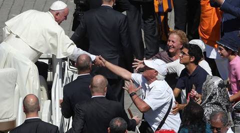 Pope Francis offers 1,500 homeless people pizza lunch | World News ...