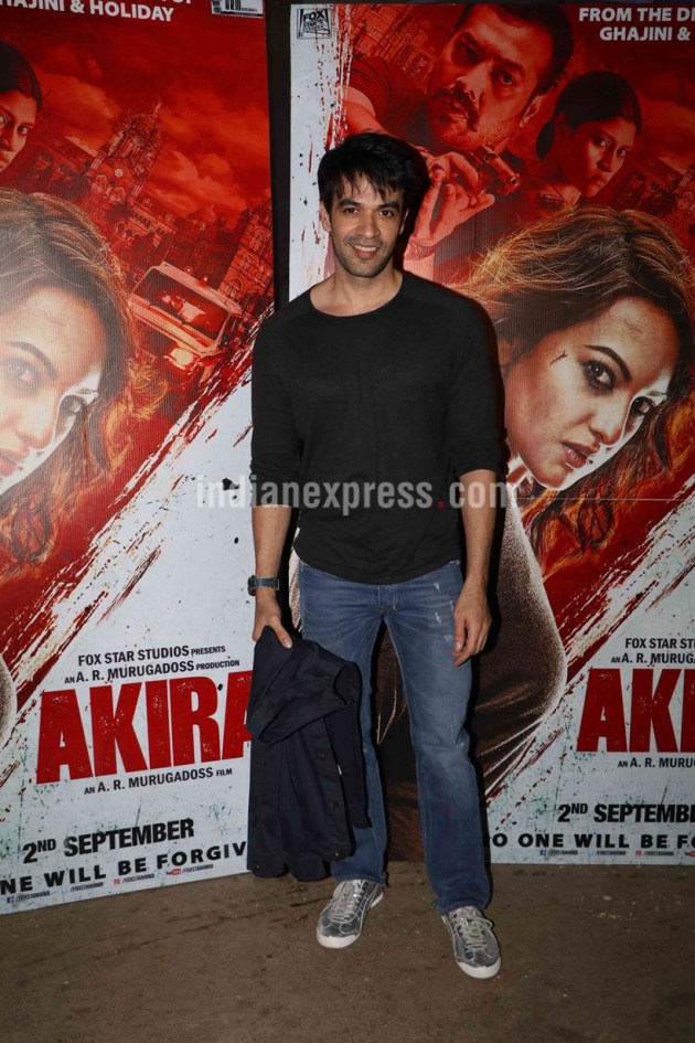 Sonakshi Sinha watches Akira with family ahead of release, see pics ...