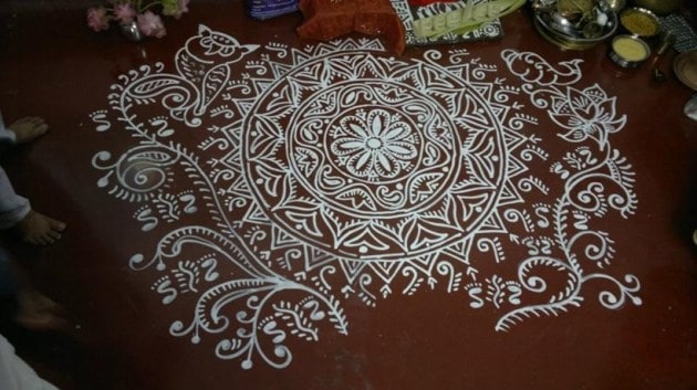 10 alpana designs to beautify your home on Lakshmi Puja | Lifestyle ...