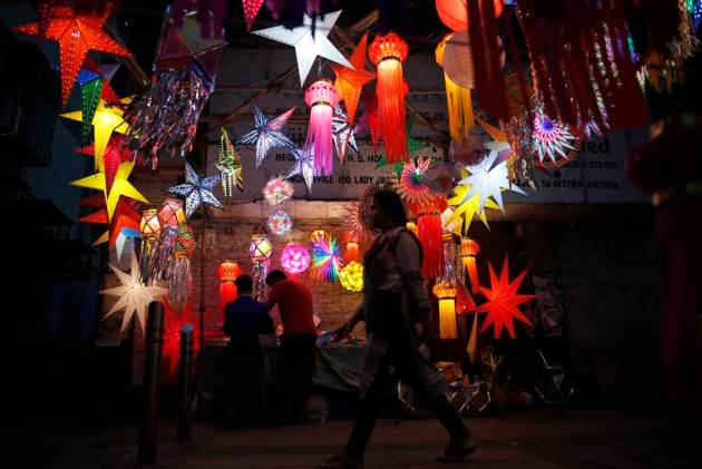 Diwali 2016 Stunning Photos Of People Celebrating Deepavali Around The