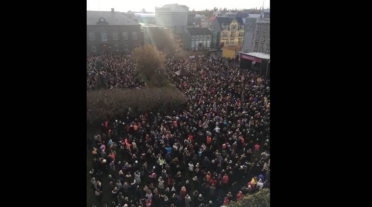 Iceland In Protest Against Wage Disparity Women Leave Offices At 2 38