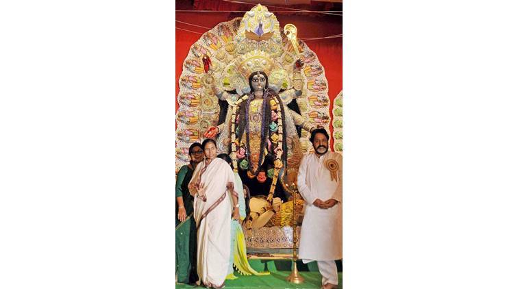Mamata Banerjee performs Kali Puja at home in Kalighat | India News ...