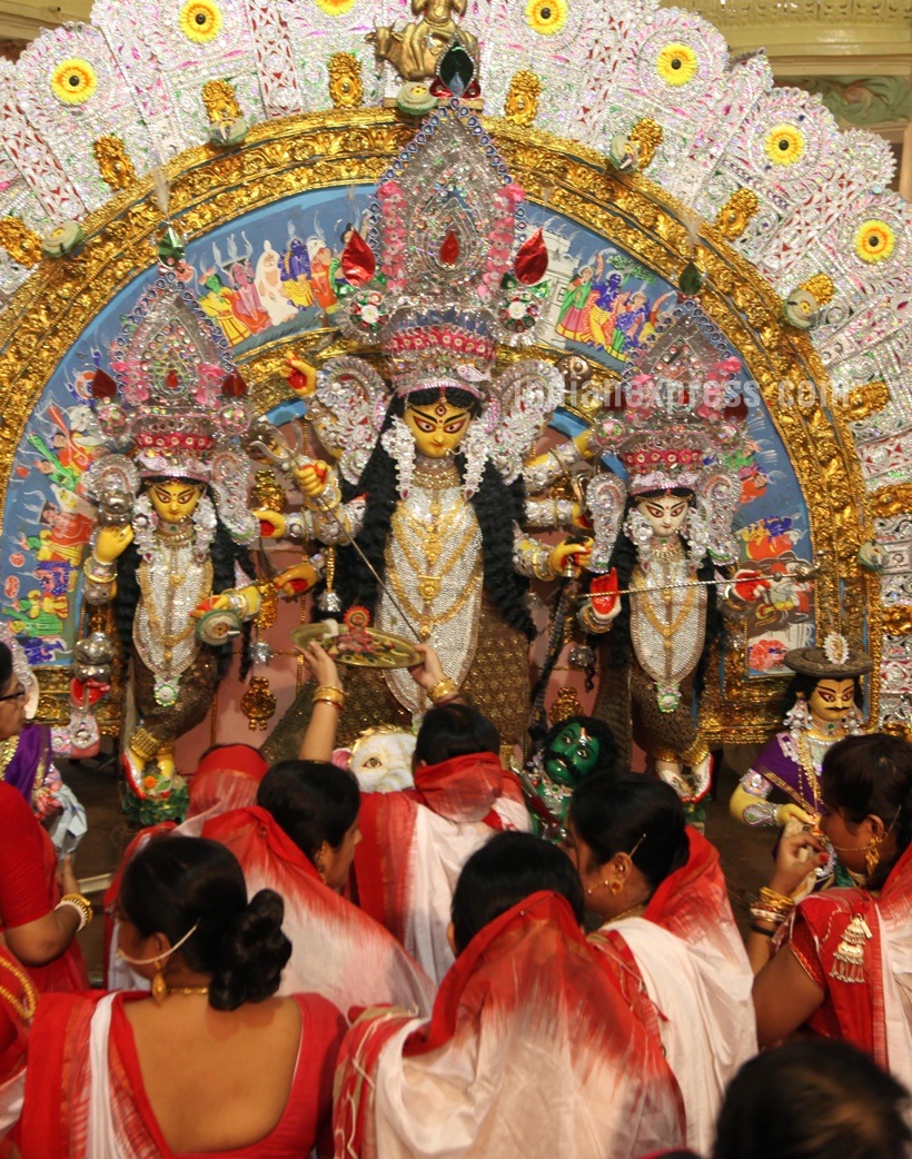 Dussehra 2016: Raavan dahan to sindoor khela, how India celebrated the ...