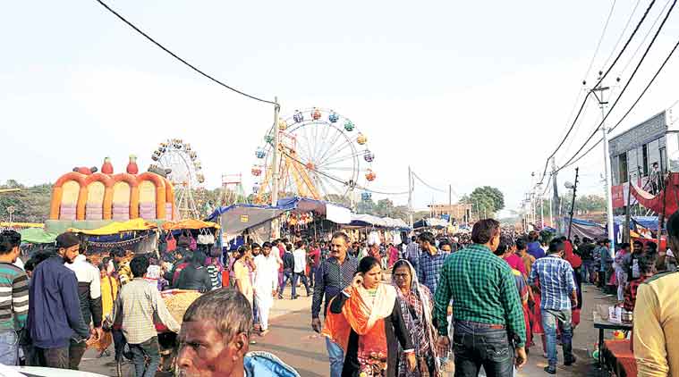 Amid mortar shelling by Pakistan, thousands throng mela near LoC ...