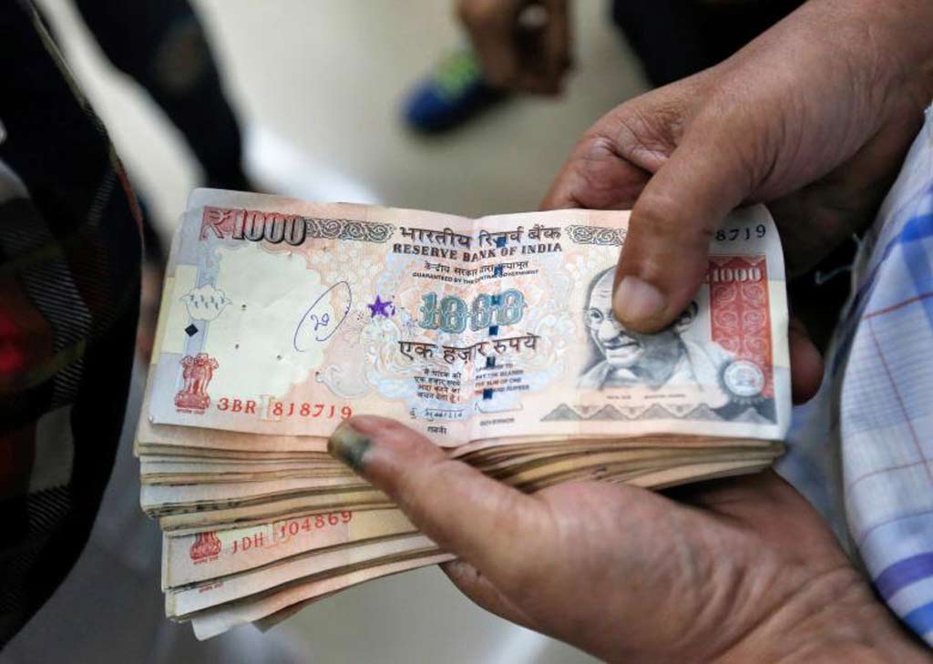 Surat: Demonetised notes with face value of over Rs 3 crore seized ...