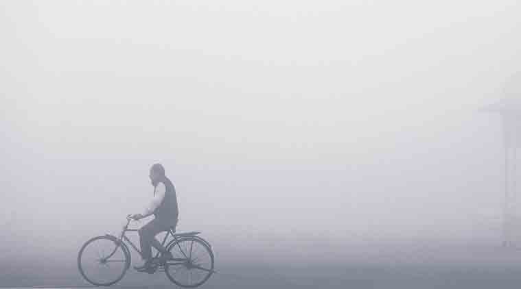 Delhi wakes up to dense fog, spike in pollution level | Delhi News ...