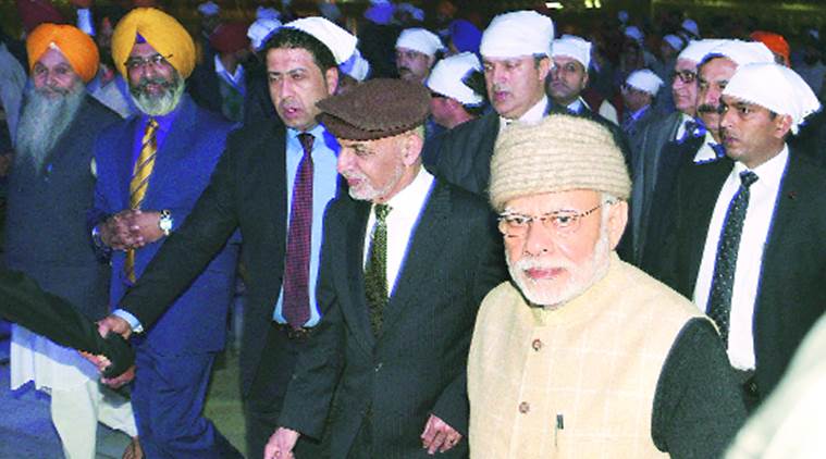 PM Modi’s security in a tizzy as crowds mob him at Golden Temple ...