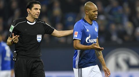 Naldo sent off in cruel Schalke defeat, Gladbach win | Football News ...