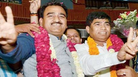 Ravinder Gupta, BJP Mayor of NDMC caught singing national anthem ...