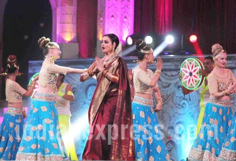 Star Screen Awards 2016: Rekha’s 2-minute dance gig stole the entire ...