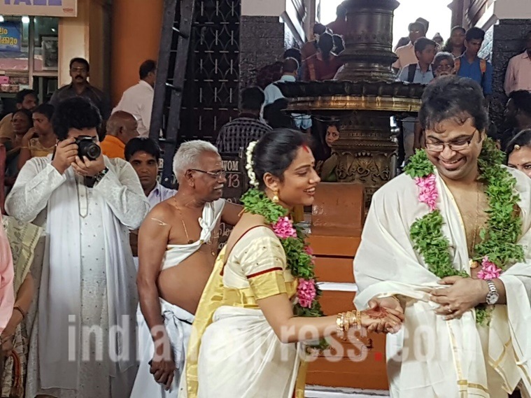Composer Purbayan Chatterjee weds Malayalam singer Gayatri Asokan in ...