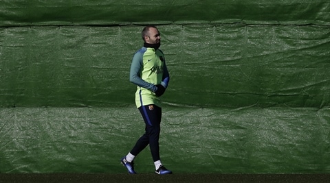 Barcelona captain Andres Iniesta back in training after injury ...