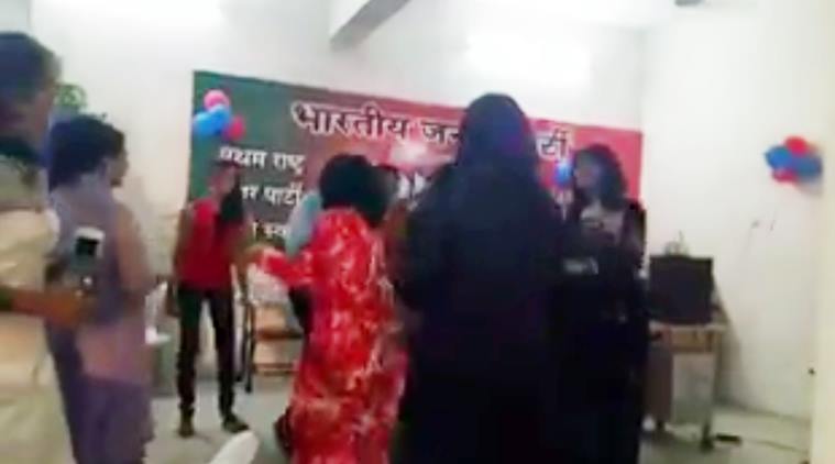 WATCH: Maharashtra BJP leaders’ ‘sanskari birthday celebrations’ video ...