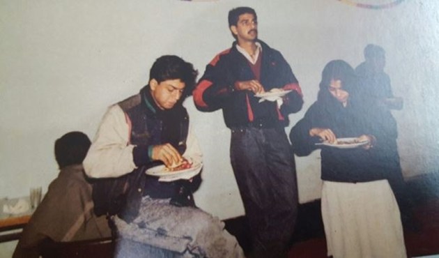 Shah Rukh Khan’s look from his Fauji days is giving us a total ...