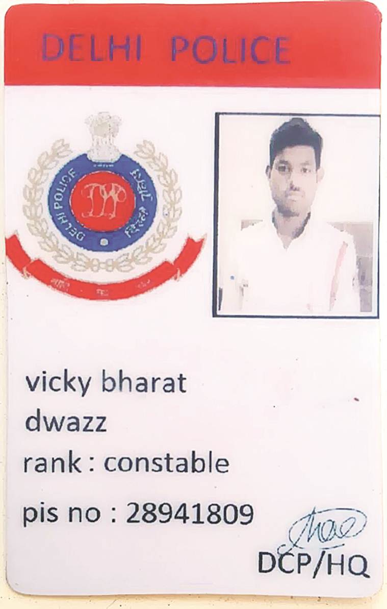 25-yr-old arrested for posing as Delhi traffic cop, duping commuters ...