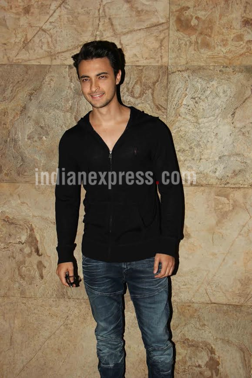 Alia Bhatt does some book reading, Arjun Kapoor attends special ...