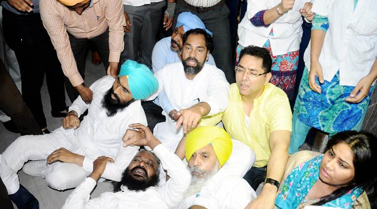 Punjab Assembly: SAD-BJP, AAP join hands as marshals evict legislators ...