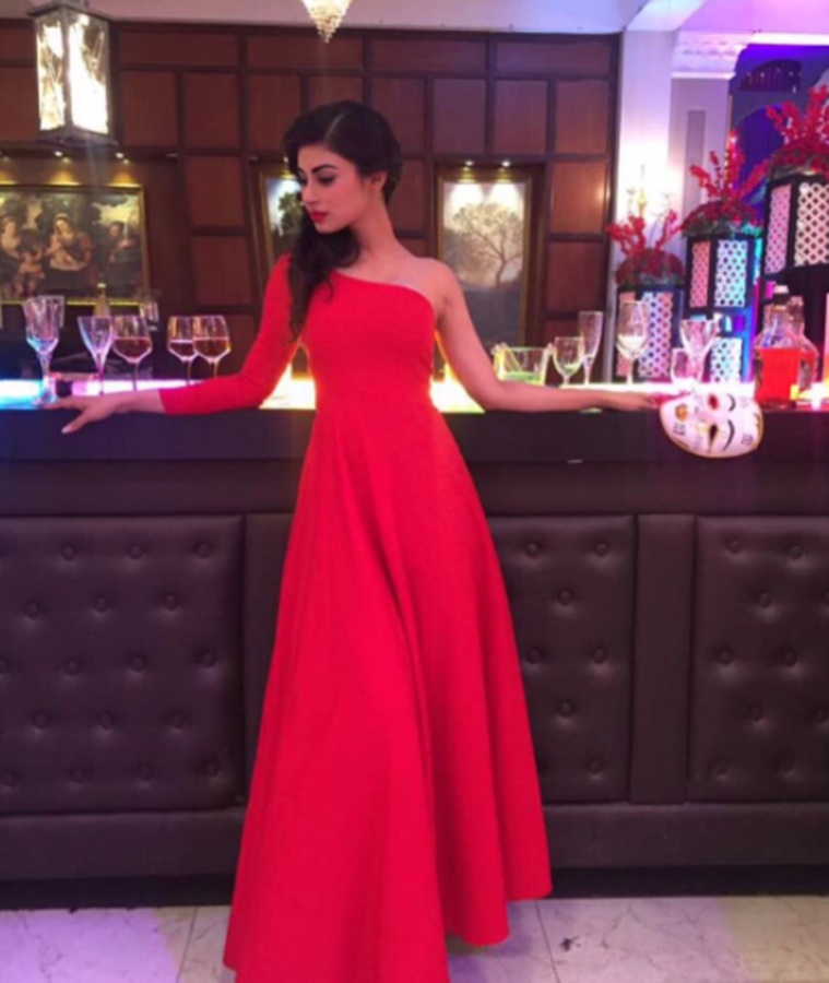 Mouni Roy photos: 50 best looking, hot and beautiful HQ photos of Mouni ...