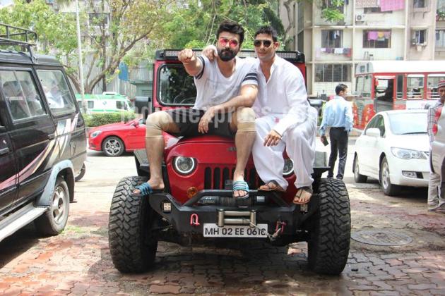 Raj Babbar’s birthday bash with sons Prateik and Aarya was more like a ...