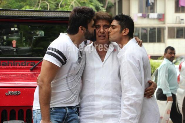 Raj Babbar’s birthday bash with sons Prateik and Aarya was more like a ...