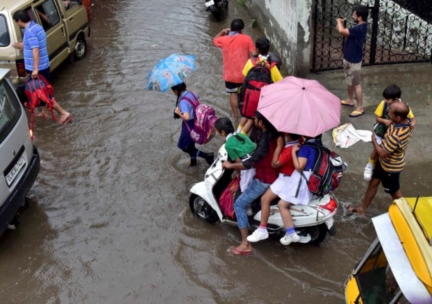 Heavy Rain Lashes Delhi Ncr Leads To Water Logging Traffic Snarls
