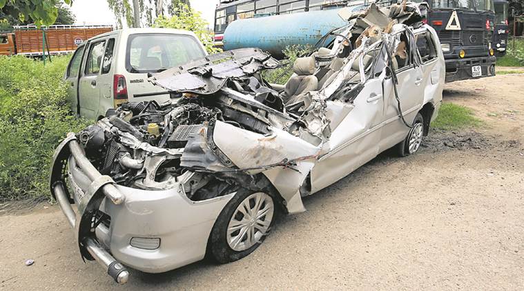 Truck Driver On The Run Five Killed As Truck Swerves Into Divider