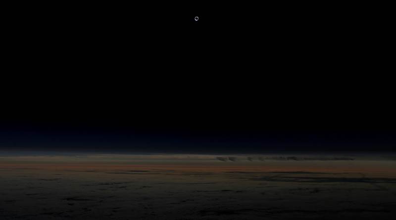 Watch Video: Total solar eclipse from 40,000 feet above America ...