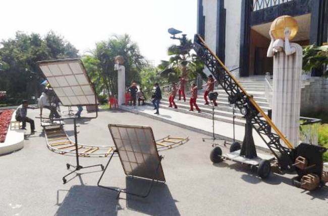 Cine workers end strike after Maharashtra labour minister intervenes ...