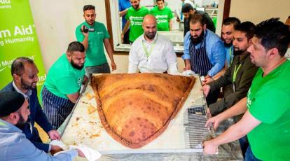 Worlds Biggest Food Country Pub Serves Up The World's Biggest Sunday