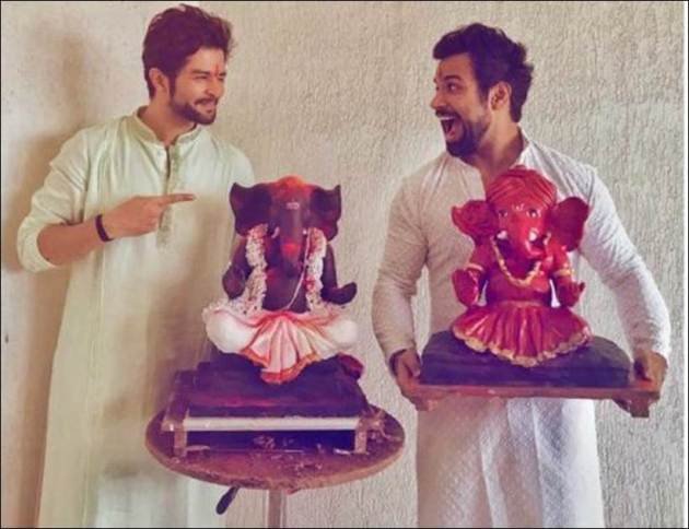 Ganesh Chaturthi: Amitabh Bachchan, Aishwarya Rai and Priyanka Chopra ...