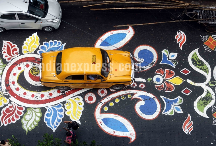 Durga Puja 2017: Kolkata streets decorated with the longest alpana ...
