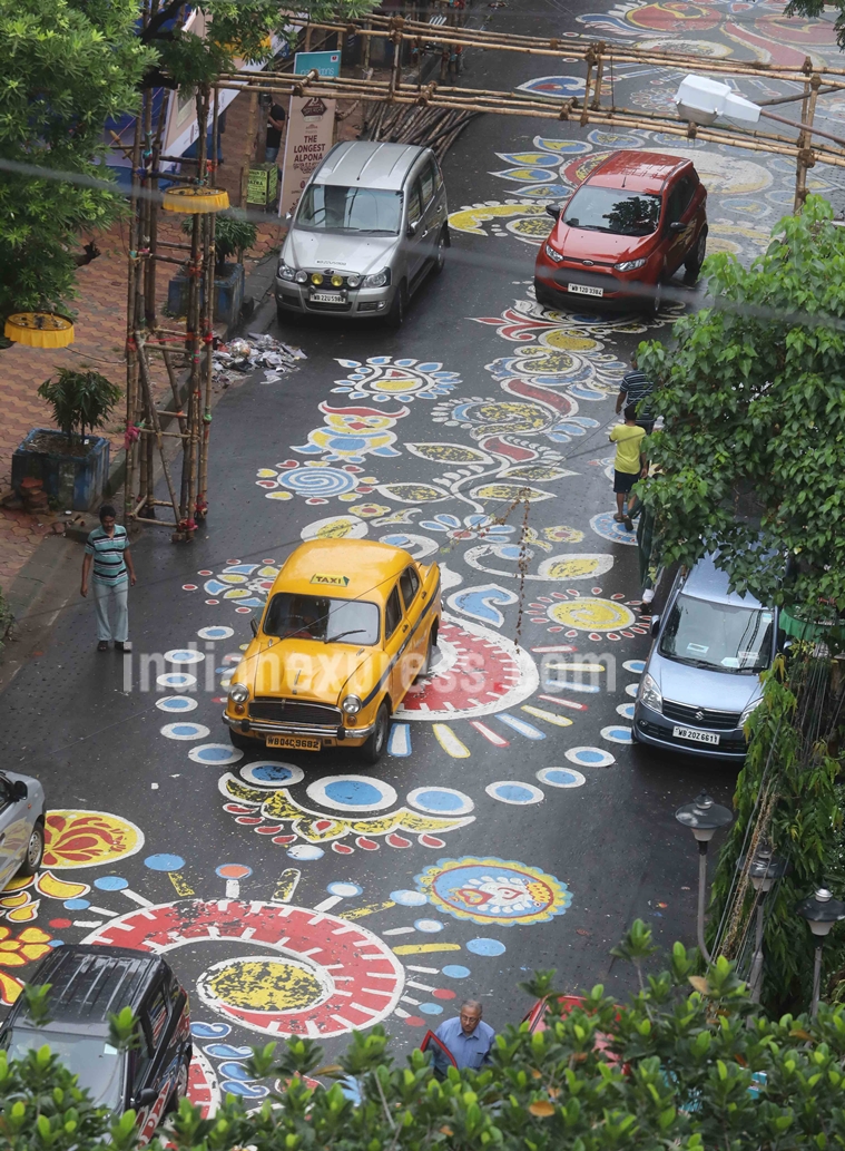 Durga Puja 2017: Kolkata streets decorated with the longest alpana ...