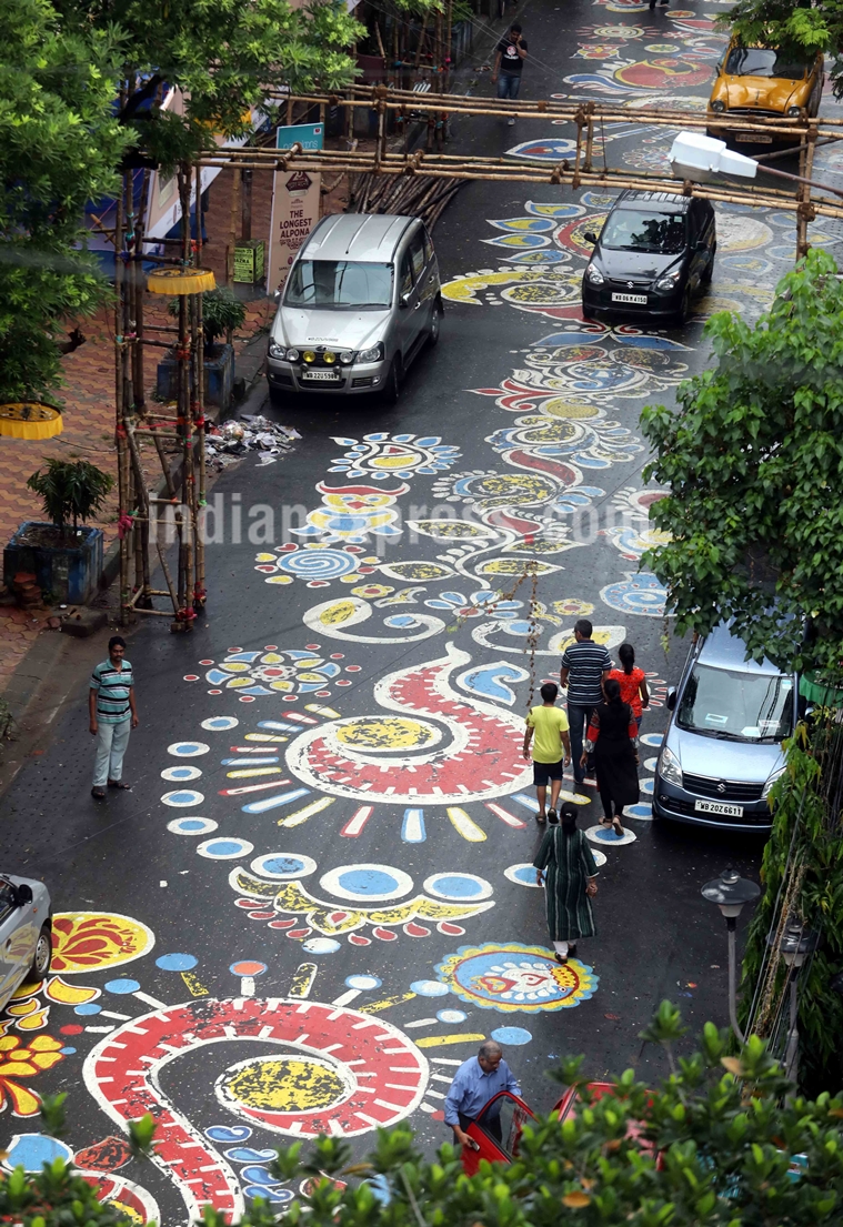 Durga Puja 2017: Kolkata streets decorated with the longest alpana ...