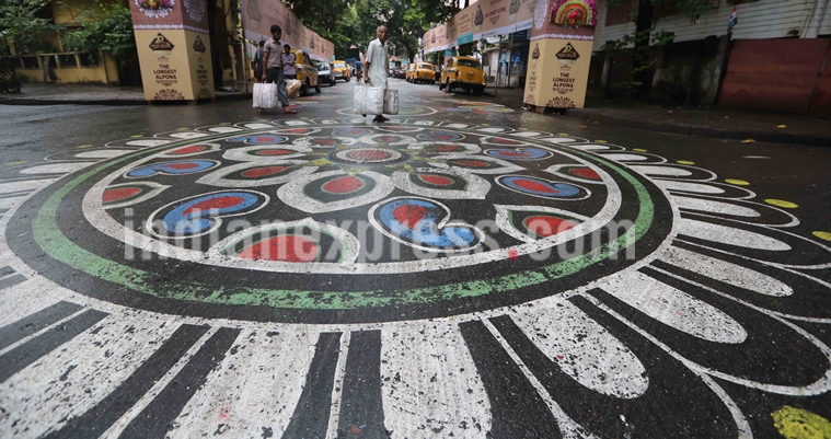 Durga Puja 2017: Kolkata streets decorated with the longest alpana ...