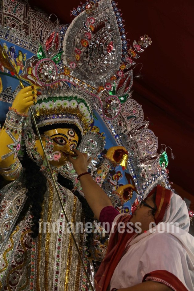 Durga puja 2017: Take a look at these beautiful bonedi barir pujo in ...