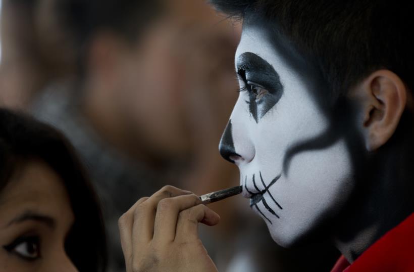 Day of the Dead: James Bond movie inspired parade in Mexico ...