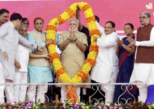 PM Narendra Modi visits hometown Vadnagar in Gujarat, offers prayers at ...