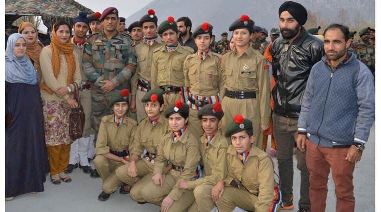 MS Dhoni, Lt Col (Hony), at work in Kashmir with Indian Army, see pics ...