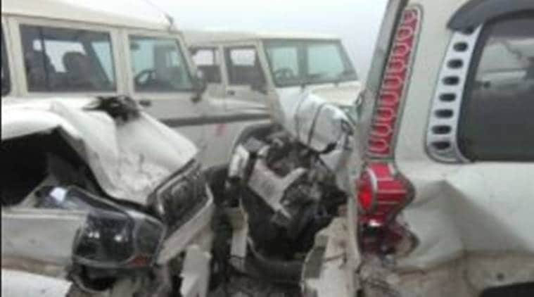 Car pile-up on Lucknow-Agra Expressway; over dozen injured | Lucknow News - The Indian Express