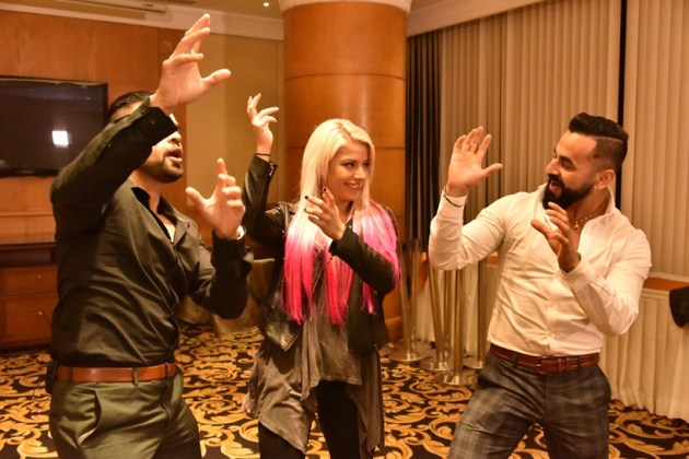 Jinder Mahal tries custom robe, Sasha Banks goes shopping, Alexa Bliss ...