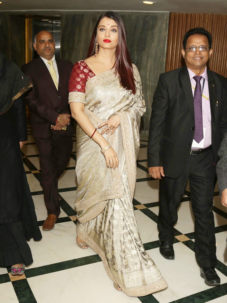 Aishwarya Rai Bachchan looks like a dream in a Sabyasachi sari; see ...