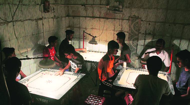 Common cause: In slum lanes, young & old relax over carrom | Mumbai ...